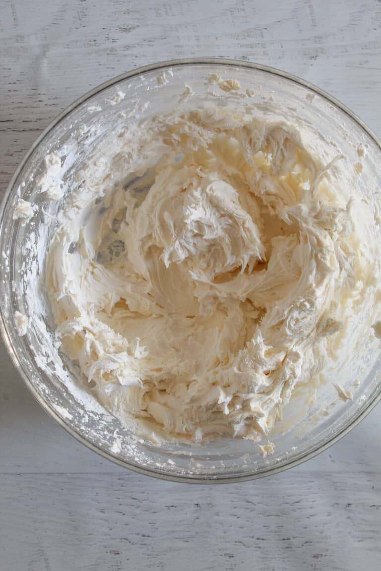 Light Lemon Buttercream: Perfect for Frosting Cakes, Cupcakes and More ...