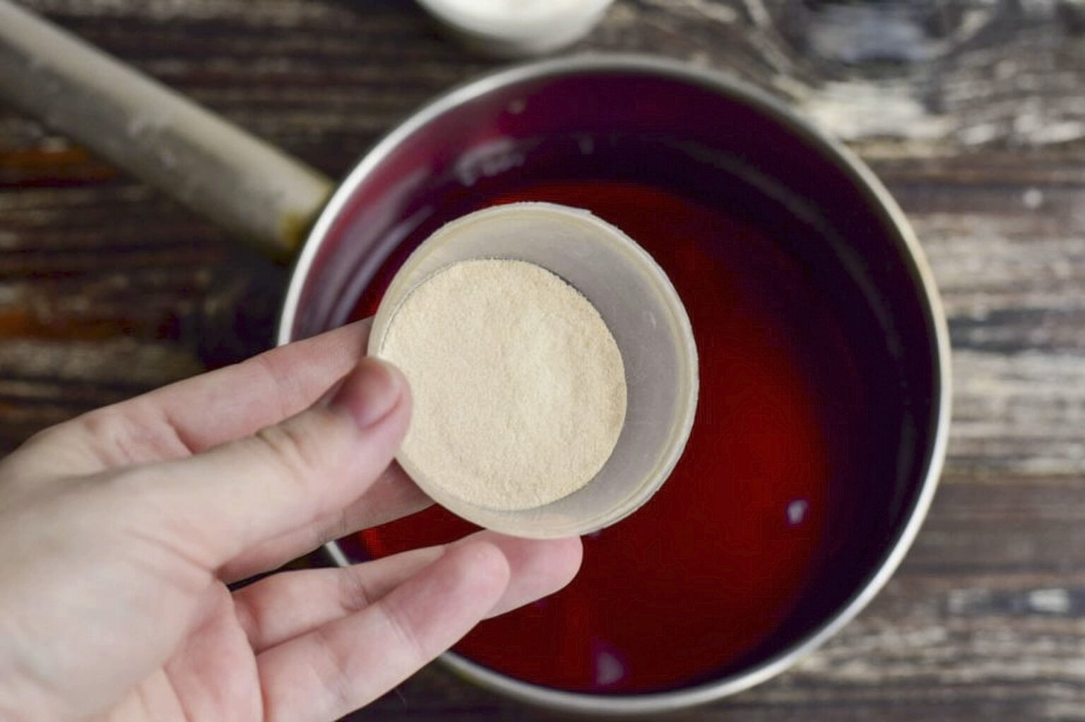 The Best Agar Agar Replacements for Jellies, Sauces, and Baking - Zest ...